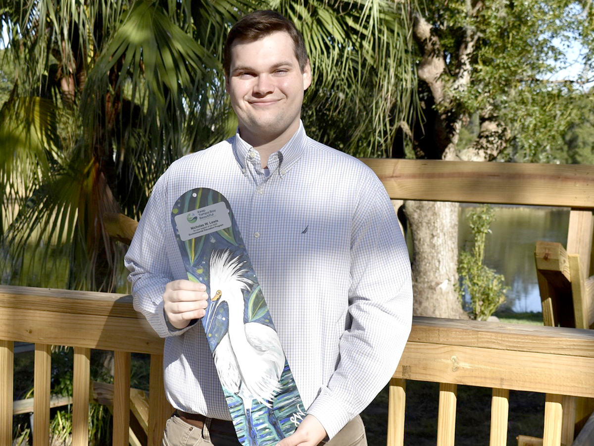 Local nonprofit recognizes Stetson student with education award
