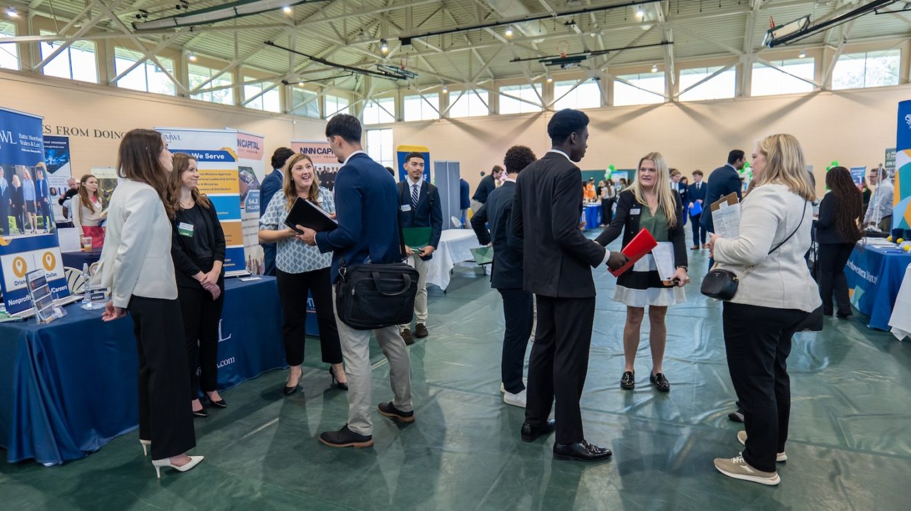 Fall Internship & Career Expo: More Than 350 Students and Alumni Met ...